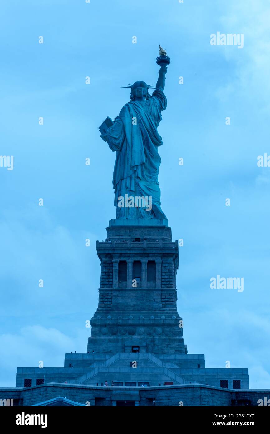 Statue of liberty rear view hi-res stock photography and images - Alamy