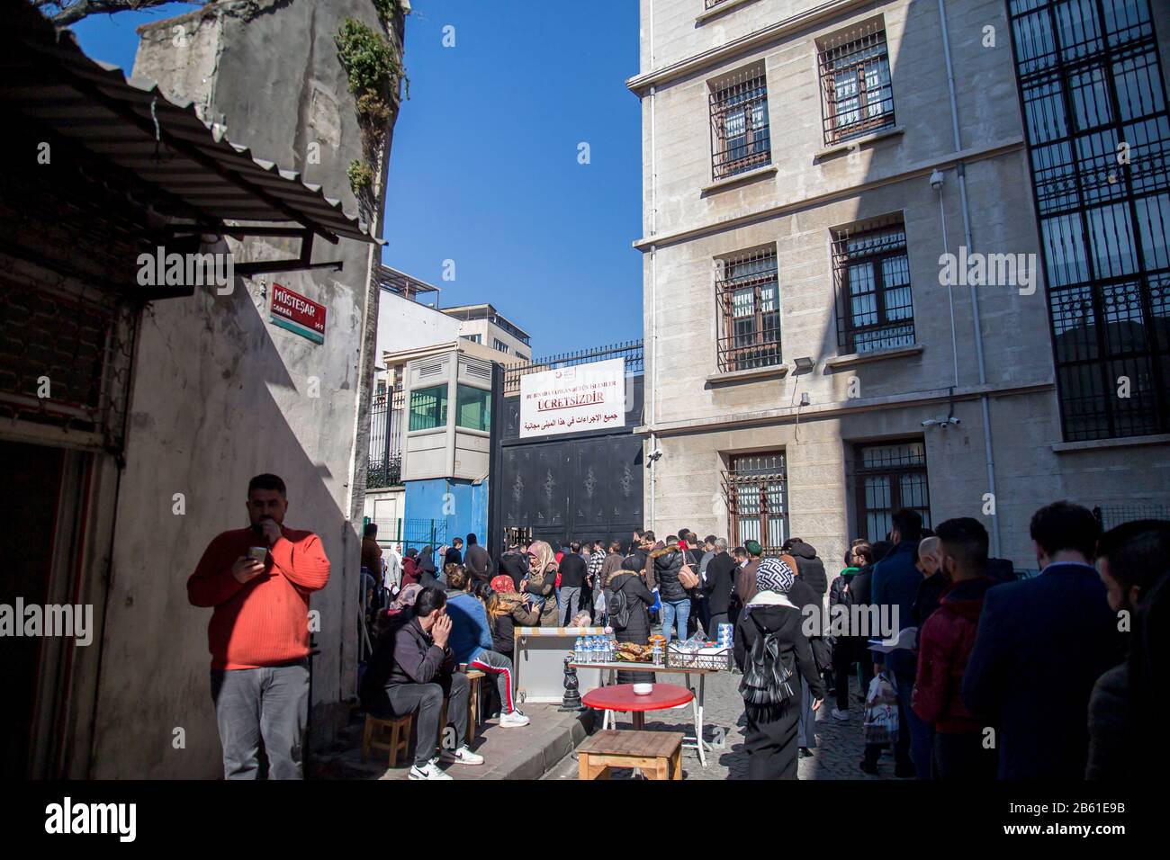 Turkey istanbul homeless poverty hi-res stock photography and images ...
