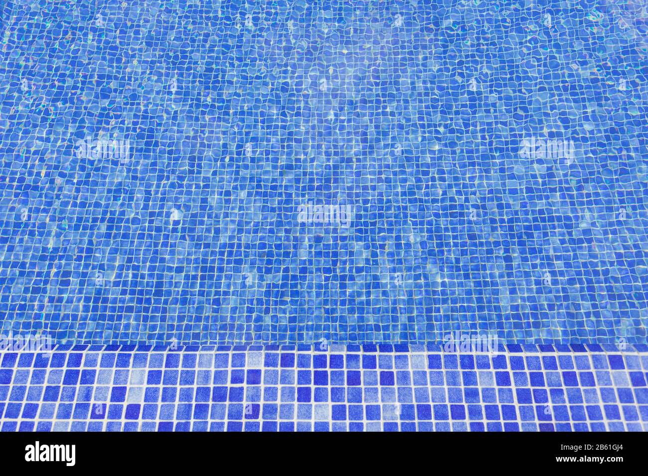 Textured surface of the pool water. With mosaic tiles Stock Photo - Alamy