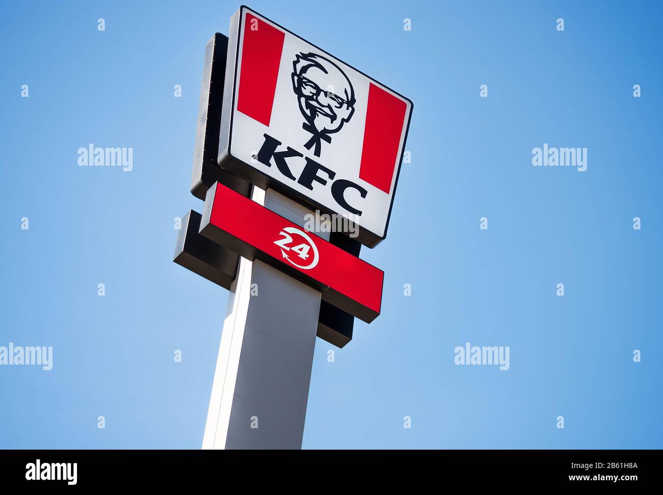 KFC fast food restaurant 24h street stelae Stock Photo - Alamy