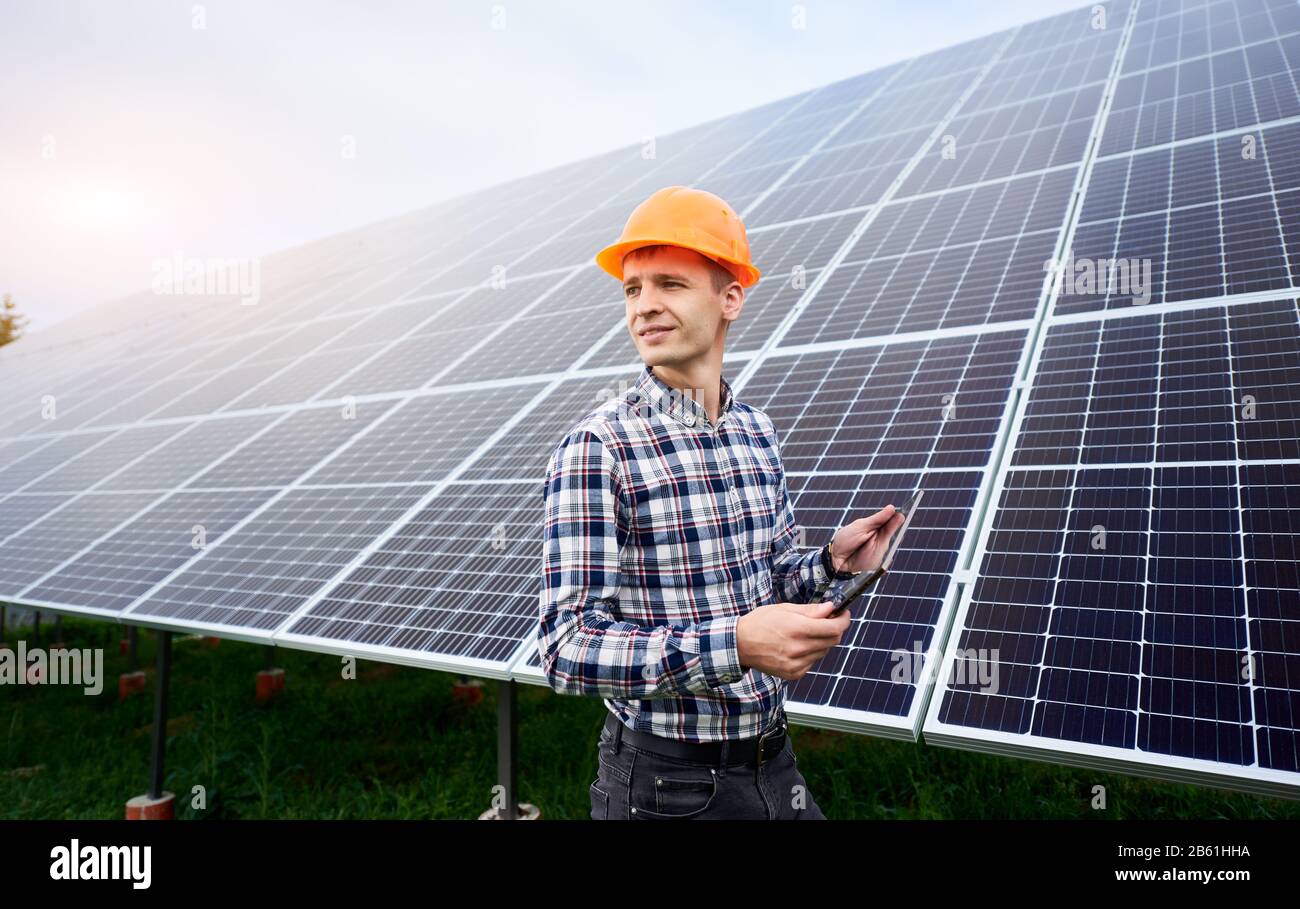 Free standing photovoltaic solar panels hi-res stock photography and ...