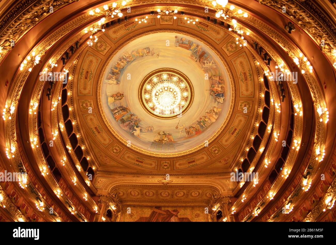 Buenos Aires, Deutschland. 28th Dec, 2019. The Teatro Colón in Buenos ...