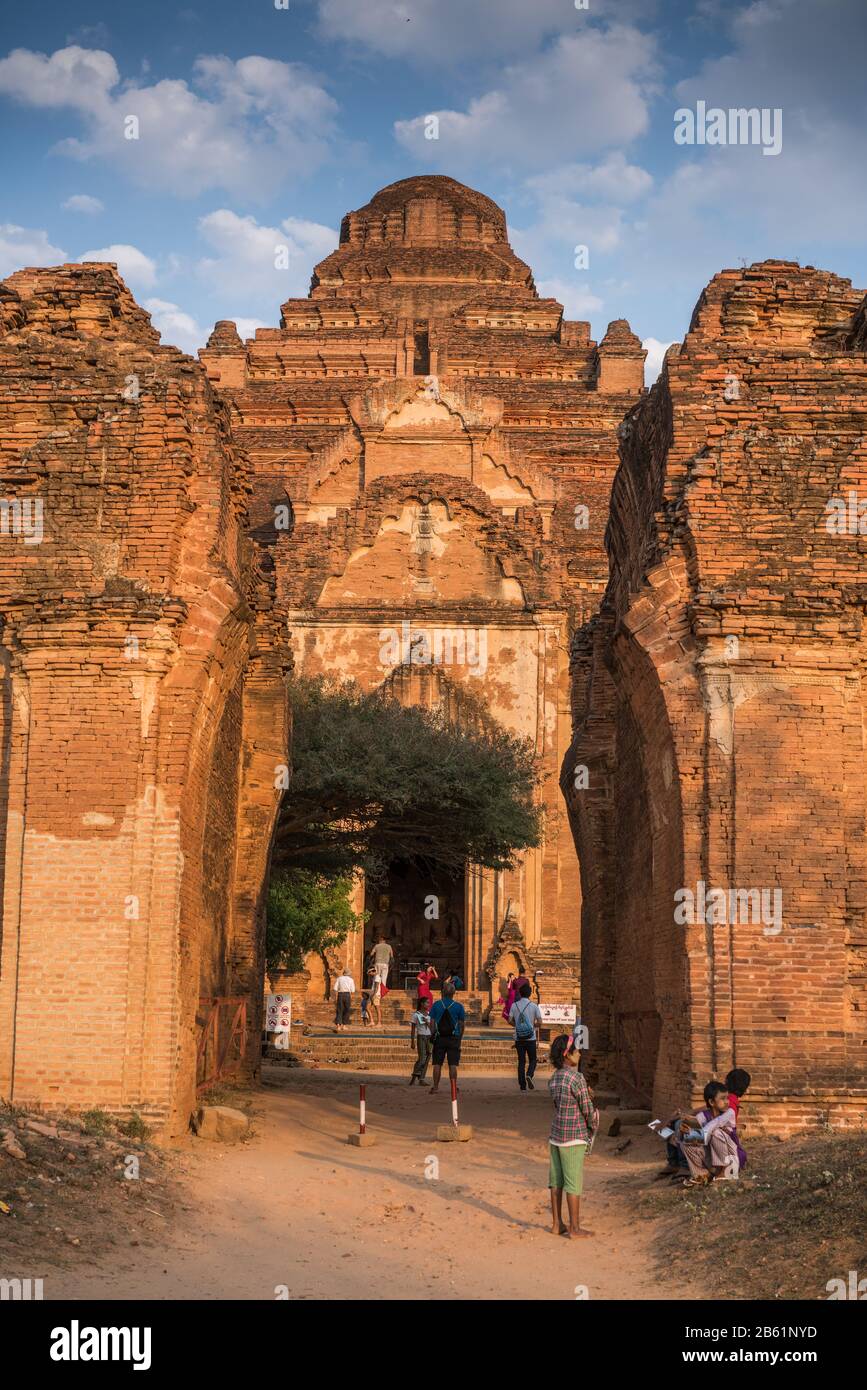 Dhammayan dhammayangyi temple hi-res stock photography and images - Alamy