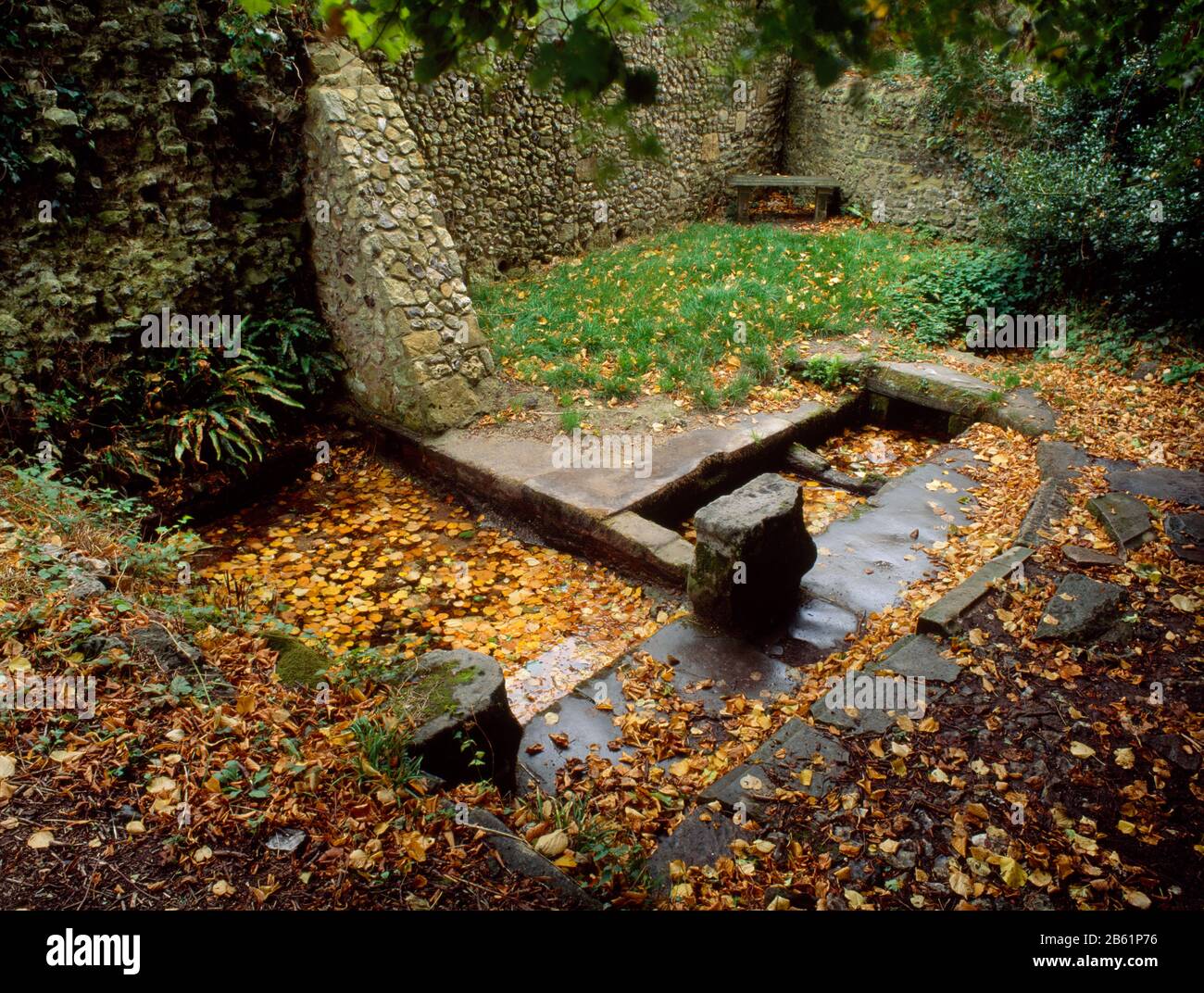 Wishing well england hi-res stock photography and images - Alamy