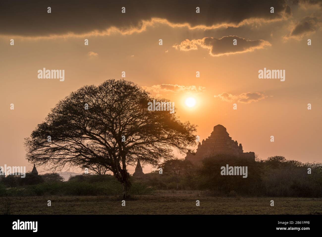 Dhammayan Gyi Temple in sunset, Bagan, Myanmar Stock Photo - Alamy
