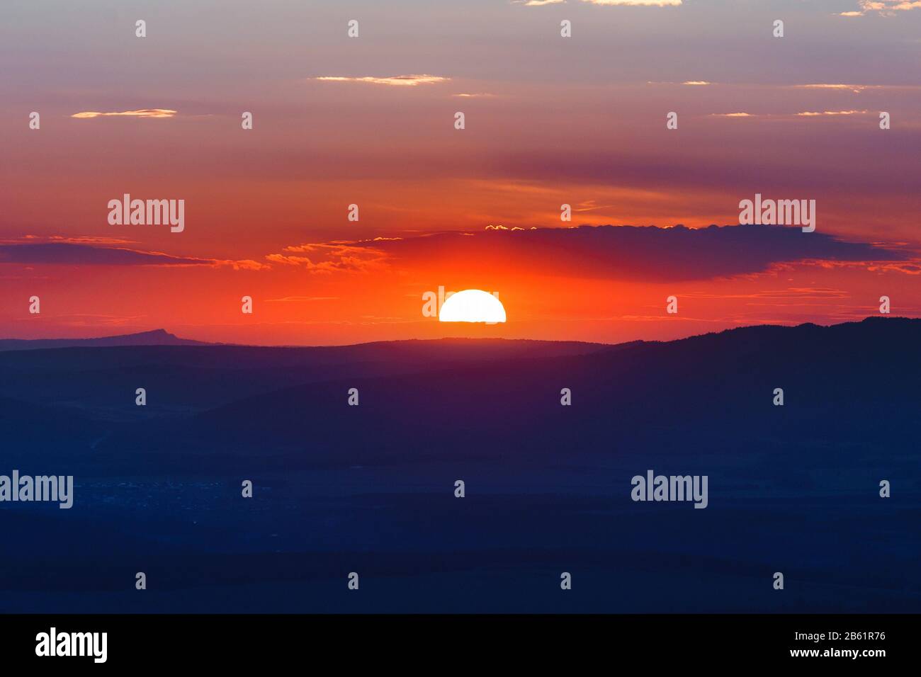 The sun disc at sunset hi-res stock photography and images - Alamy
