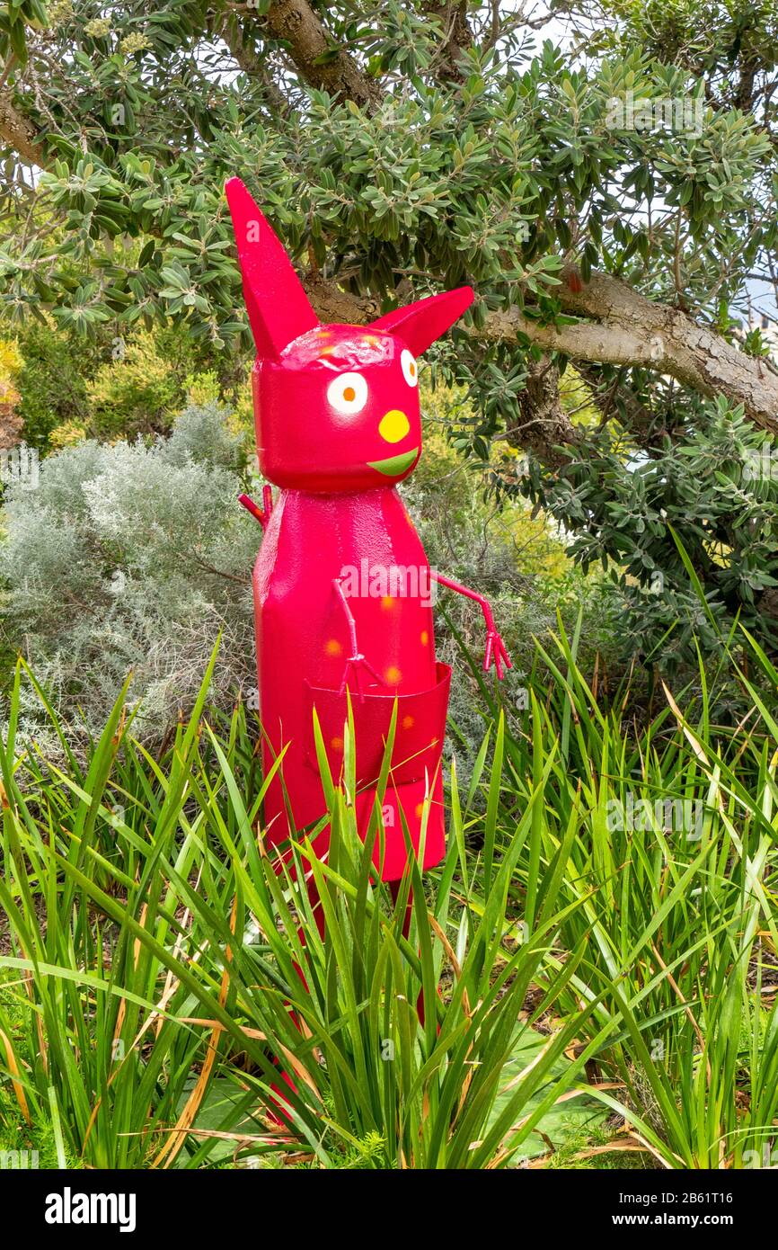 Bush creature by Mandy White artist sculptor at Sculpture by the Sea ...