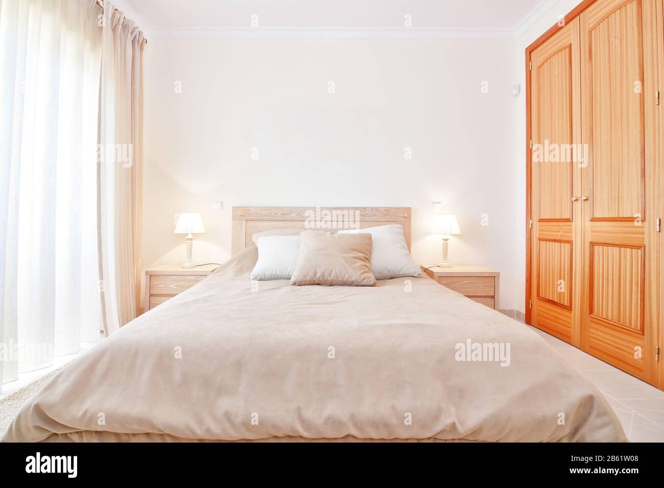 Modern bedroom with new bed. Front view Stock Photo - Alamy