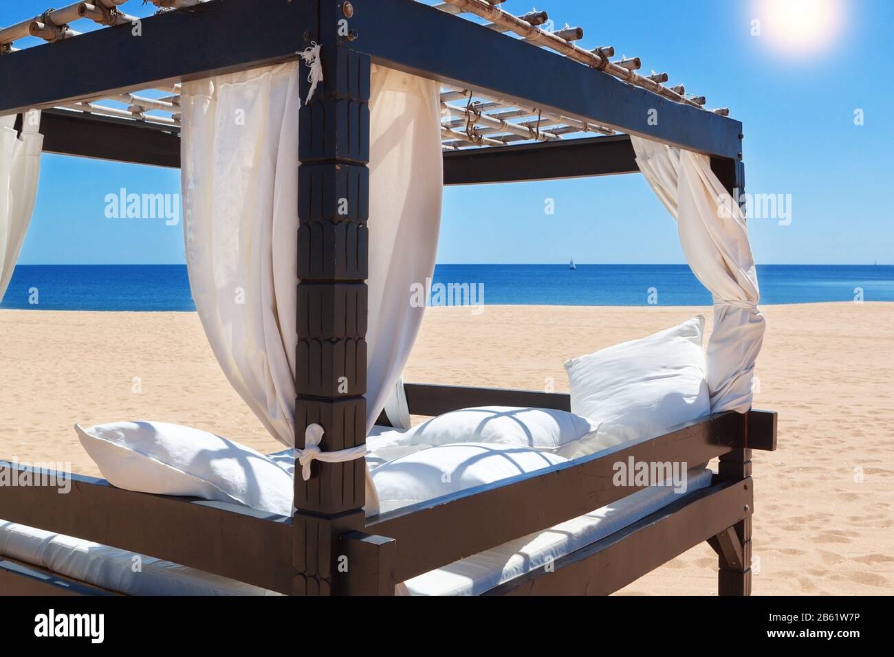 Lounger bed, on the beach for a relaxing getaway Stock Photo - Alamy