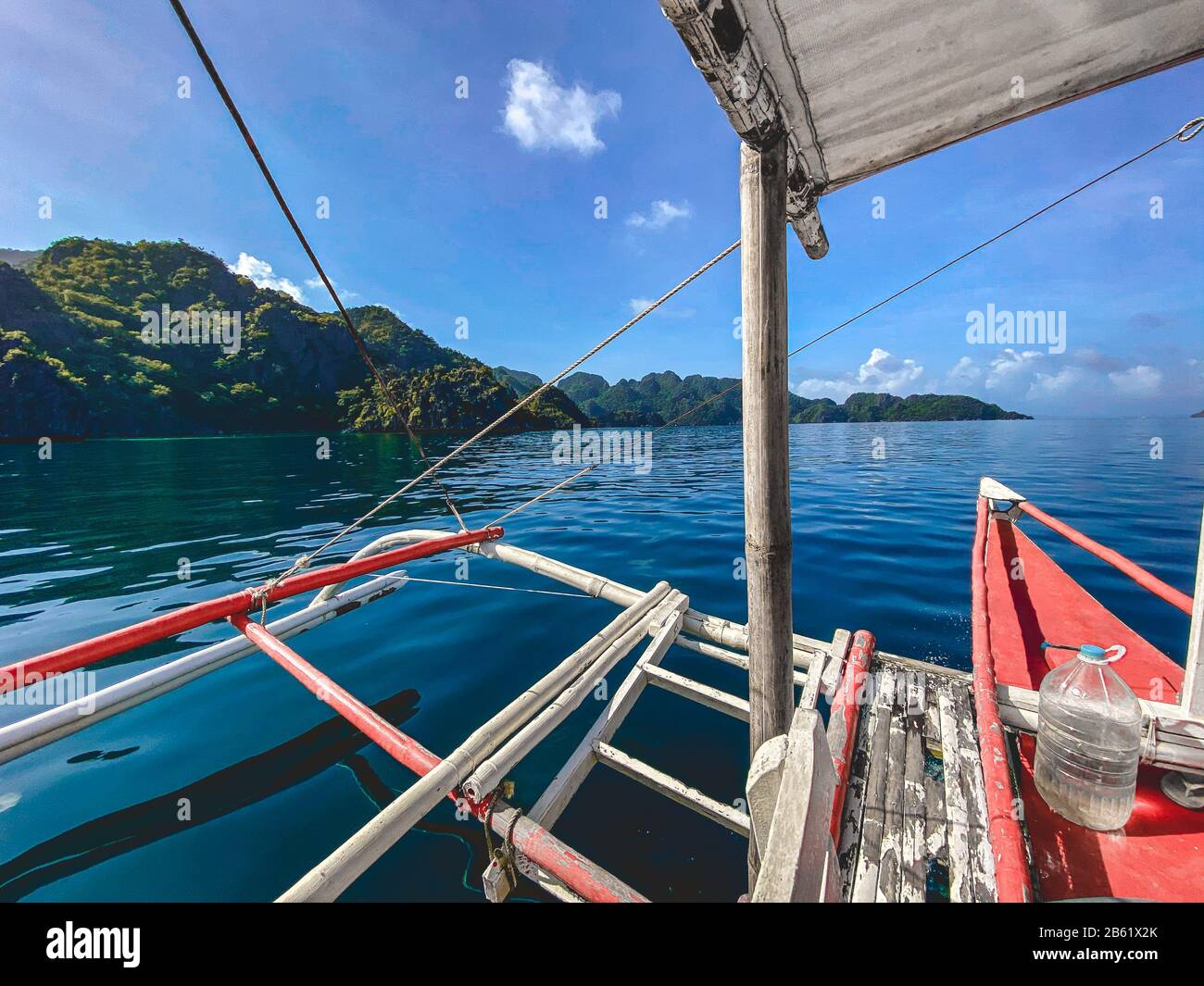 Philippines palawan outrigger fishing boat hi-res stock photography and ...