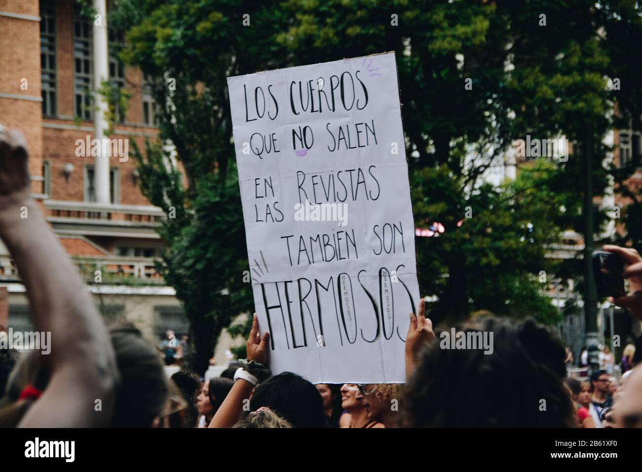 Poster in the 8M protest that says "Bodies that doesn't appears in ...