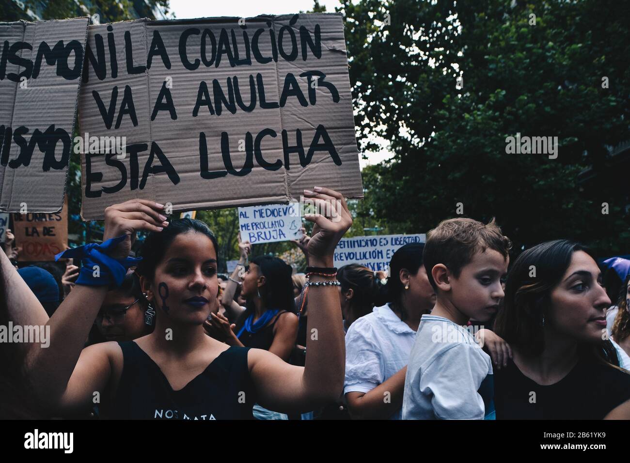 Poster in the 8M protest that says "The new goverment is not going to ...