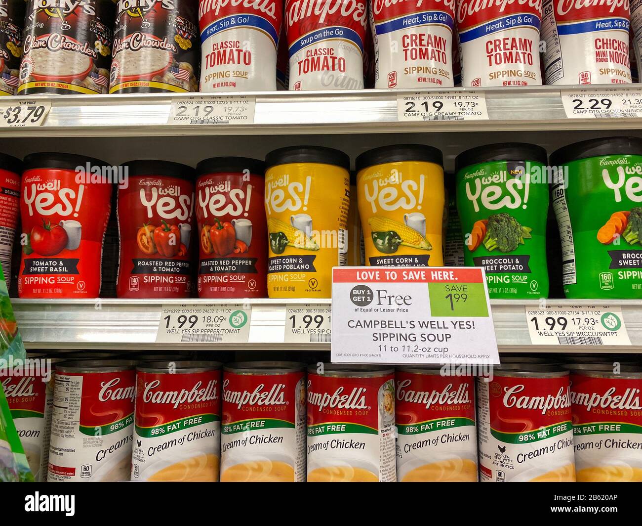 Canned soup aisle hi-res stock photography and images - Alamy