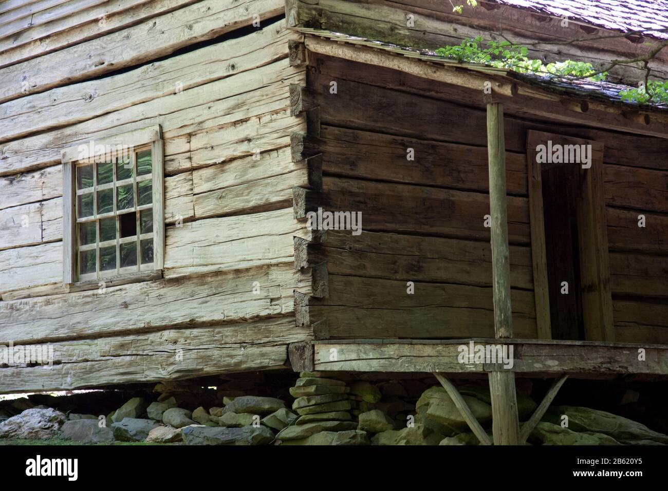 Rustic Log Cabin Stock Photo - Alamy