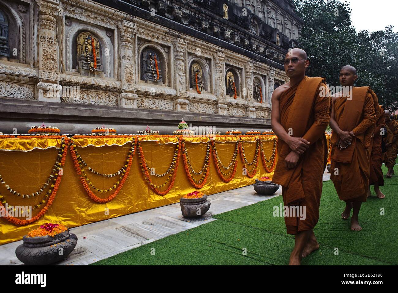 Buddhist monks circumambulating around the Mahabodhi temple ( India ...