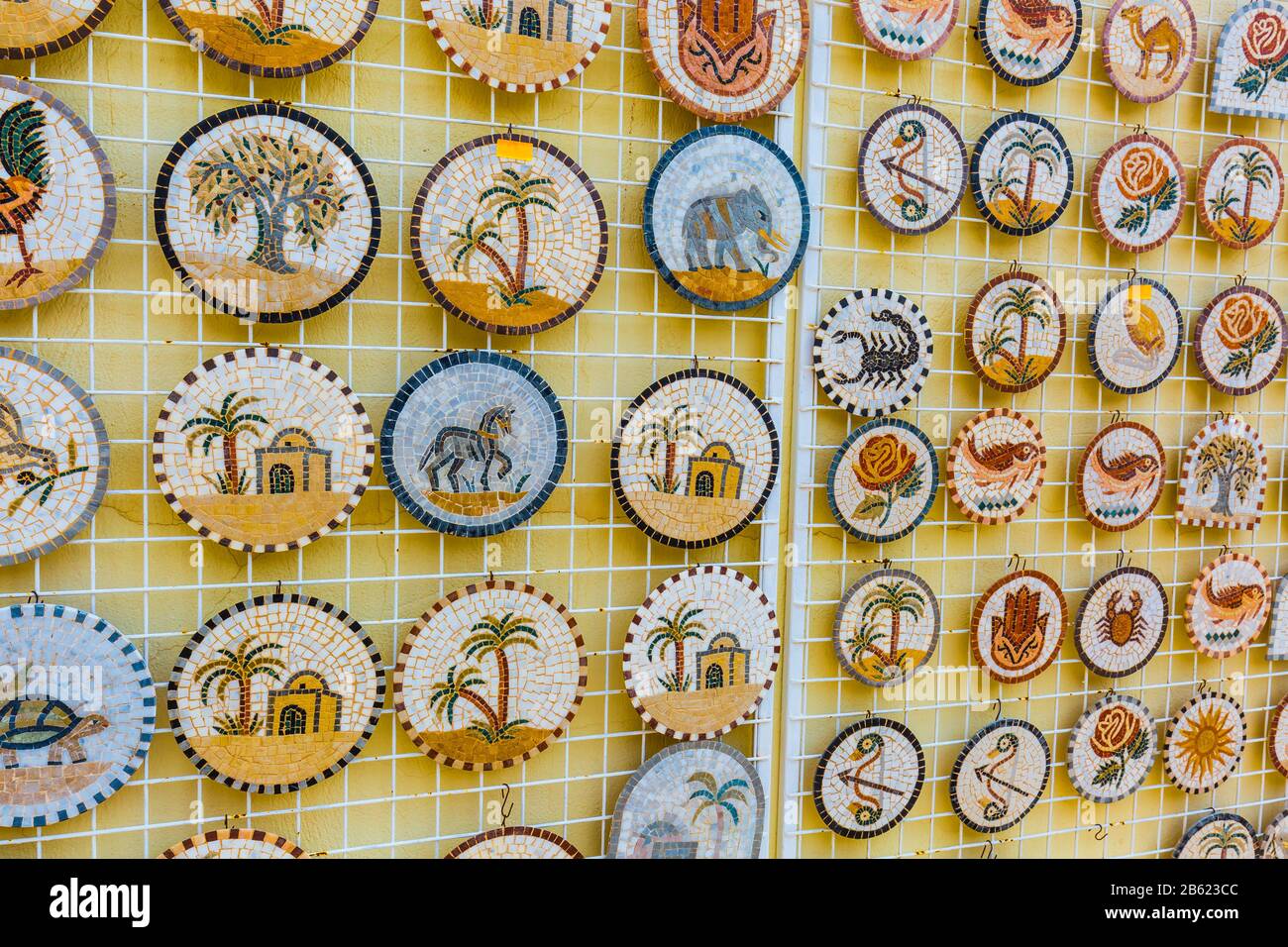 Plates in a gift shop Stock Photo - Alamy