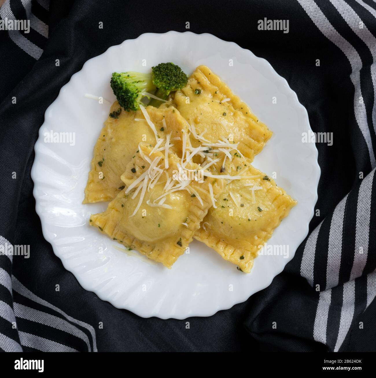 Tortelloni di ricotta e spinaci hi-res stock photography and images - Alamy