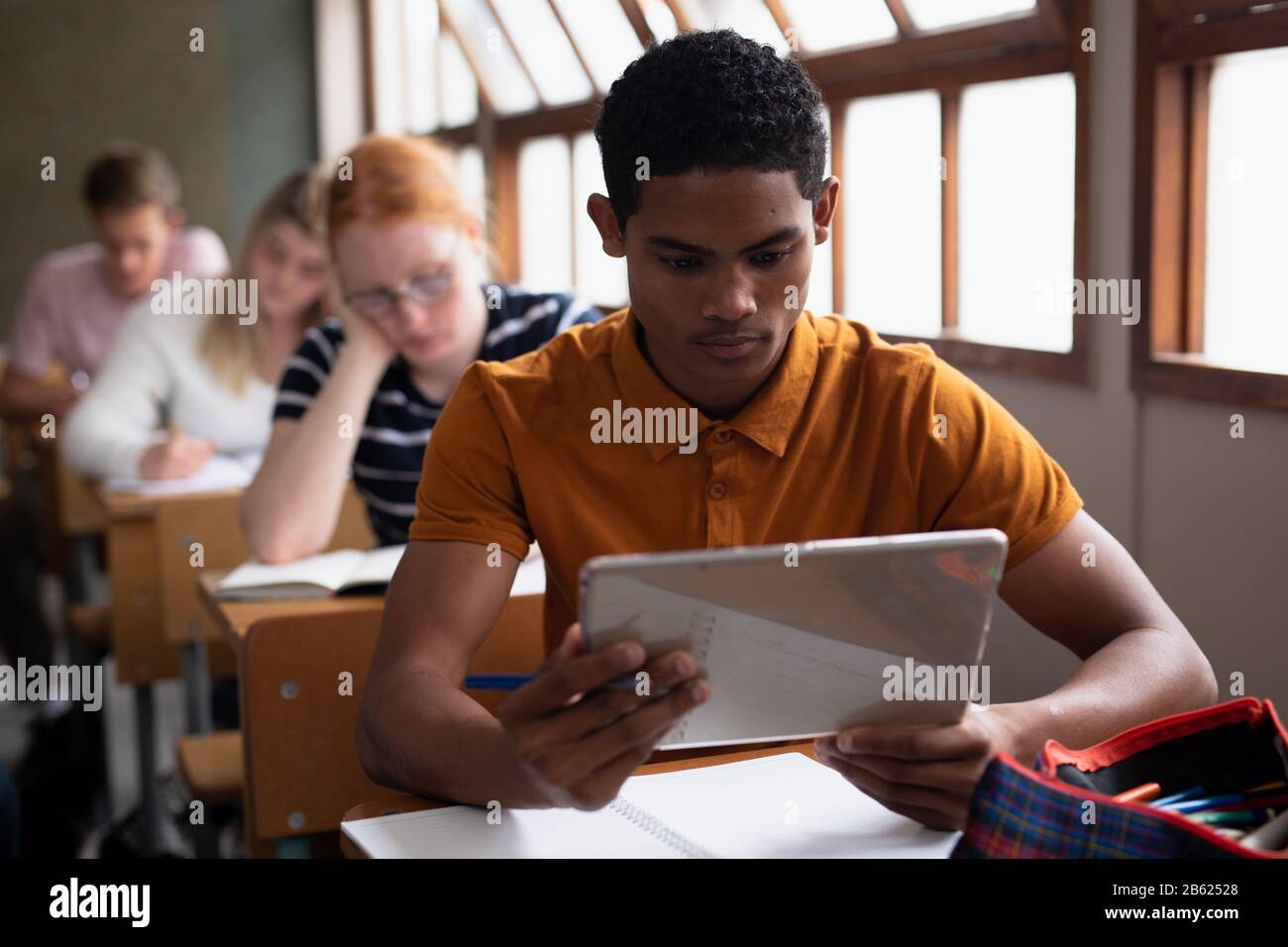 Computer class student hi-res stock photography and images - Alamy
