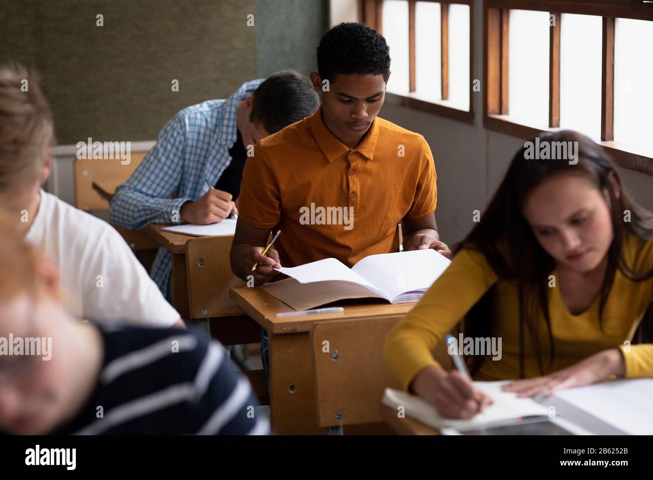 Gen z students hi-res stock photography and images - Alamy