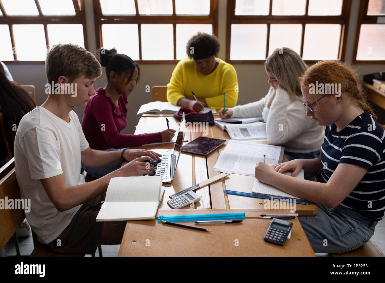 Group class hi-res stock photography and images - Alamy