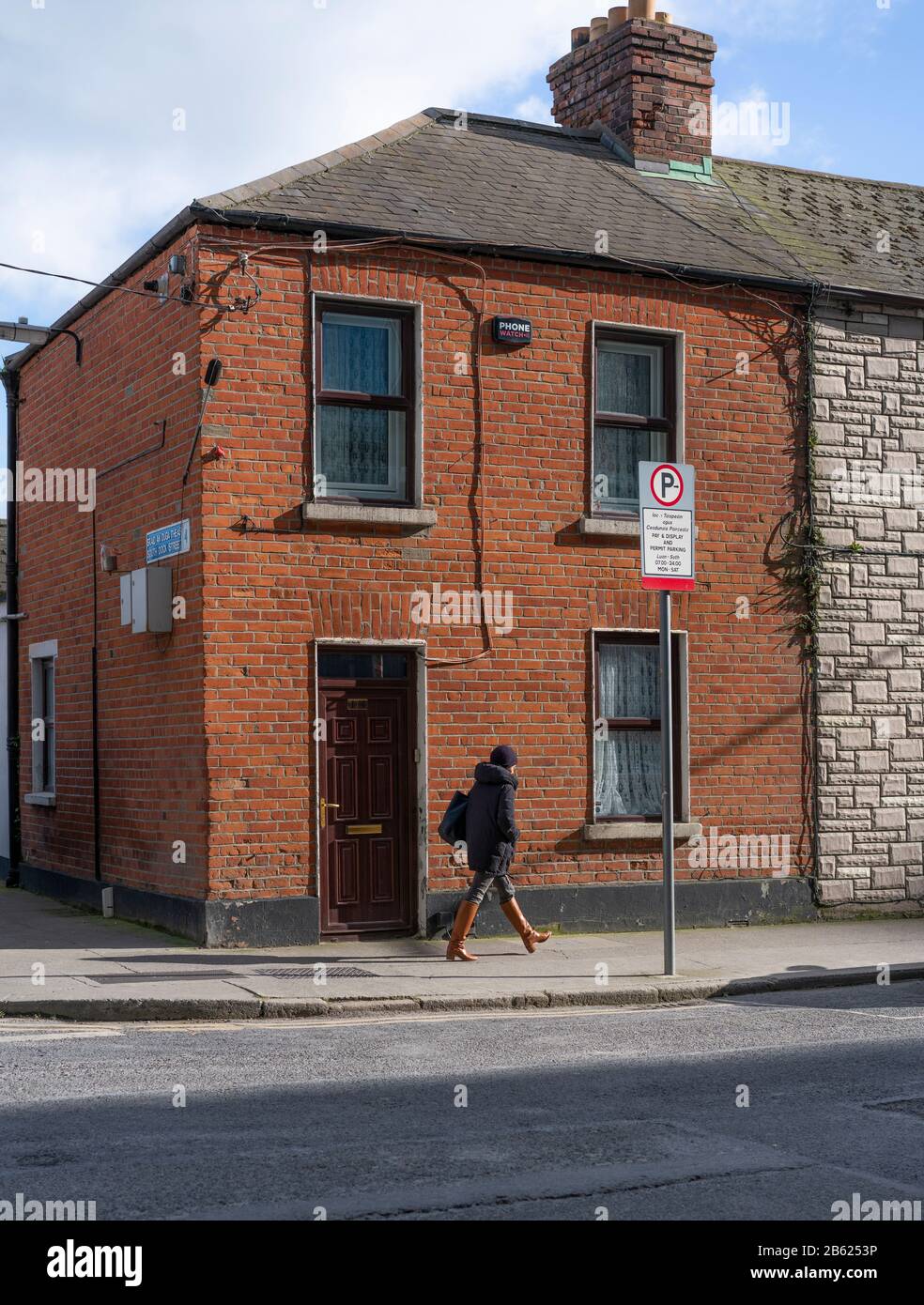 Red brick house hi-res stock photography and images - Alamy