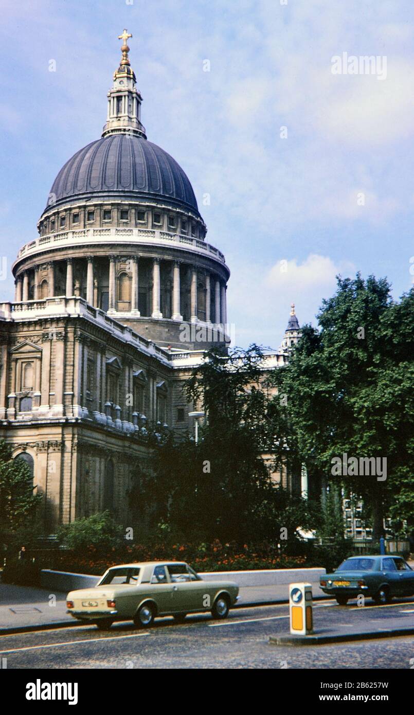 1973 uk cars hi-res stock photography and images - Alamy