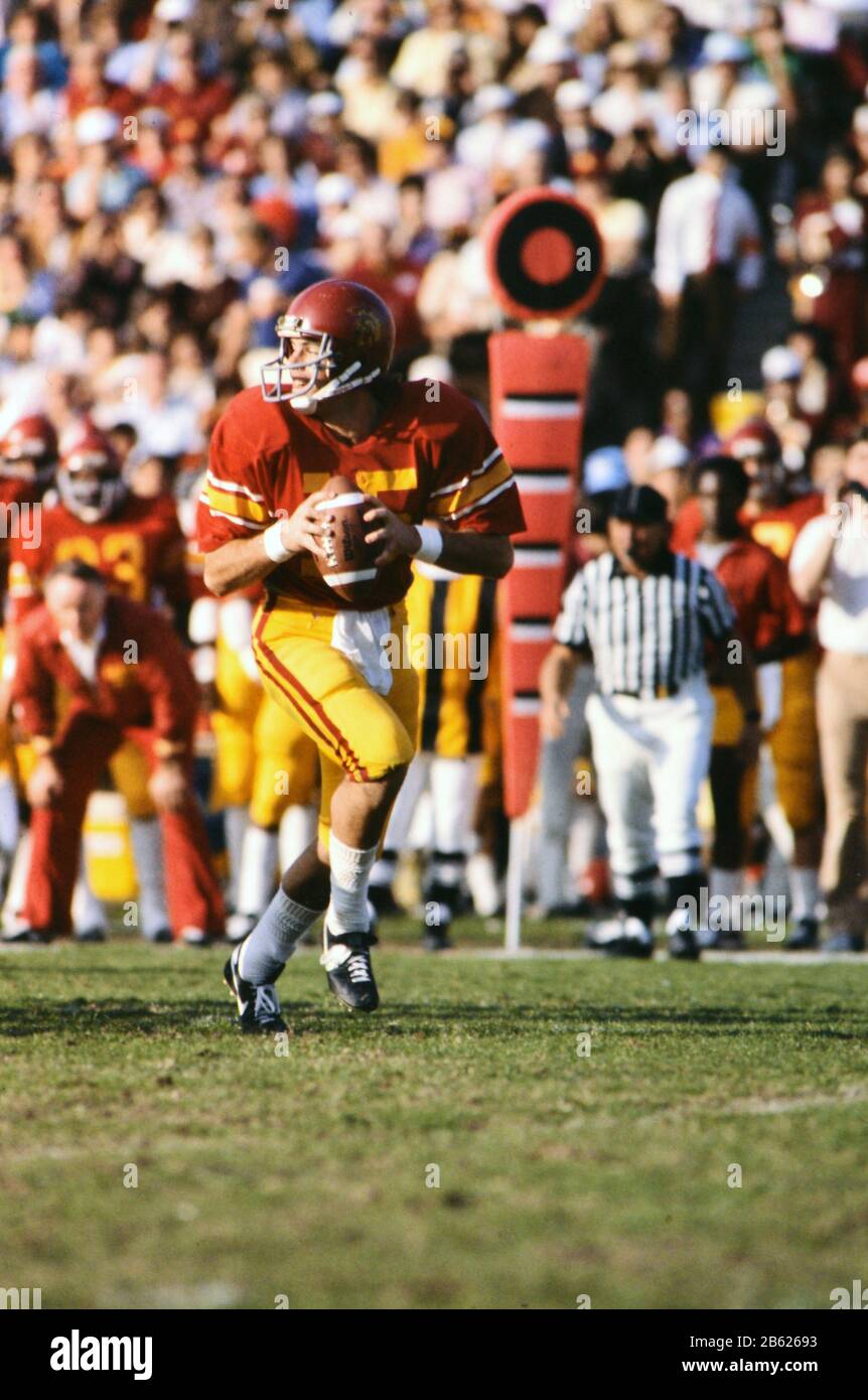 Notre dame 1980s hi-res stock photography and images - Alamy