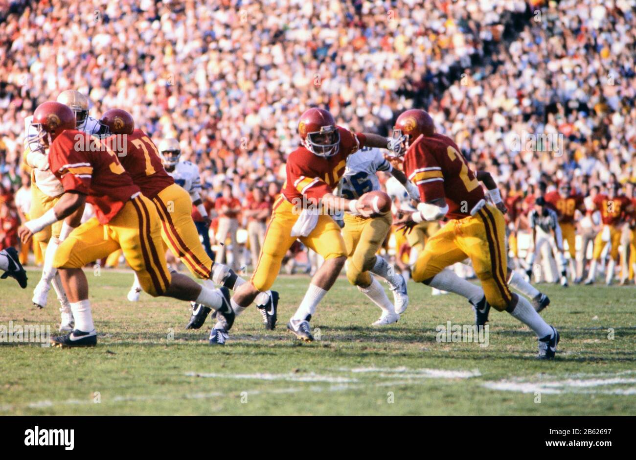 Notre dame 1980s hi-res stock photography and images - Alamy