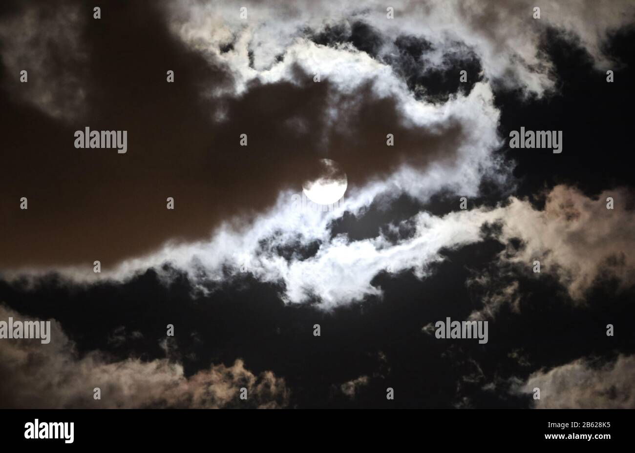 Scary sky hi-res stock photography and images - Alamy