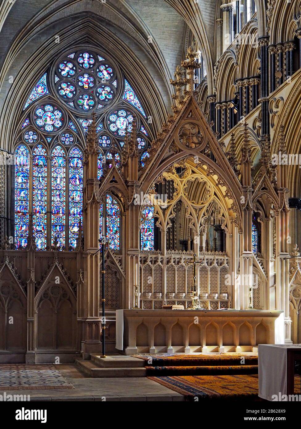 Inside Lincoln Cathedral - the stunning arches and tracery of the ...