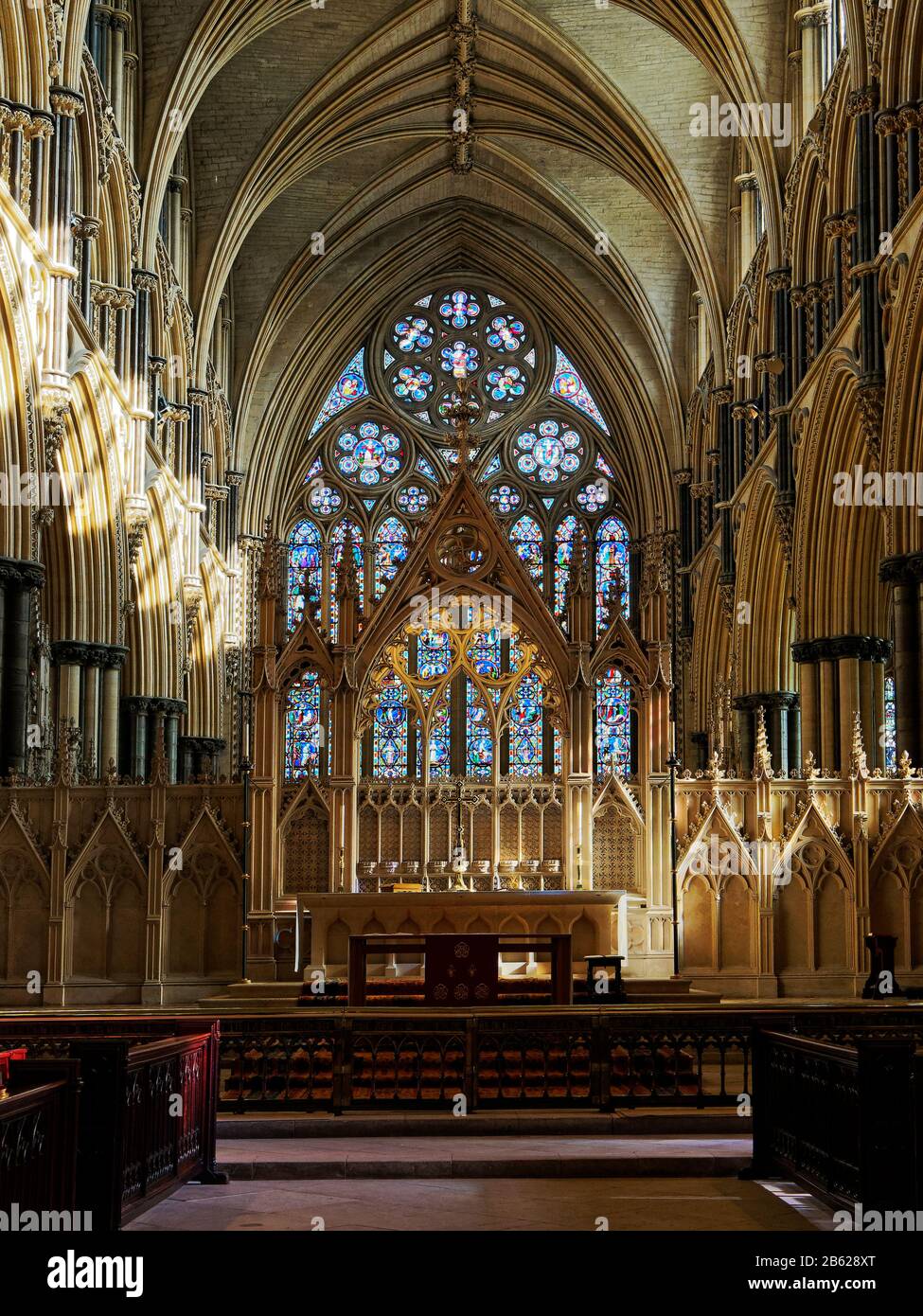 Inside Lincoln Cathedral - the stunning arches and tracery of the ...