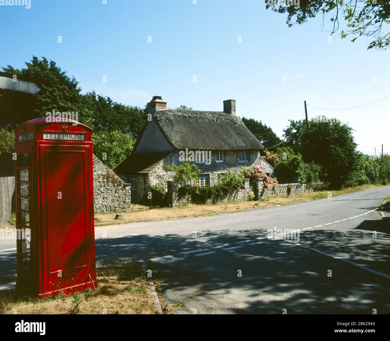 Traditional welsh cottage hi-res stock photography and images - Alamy