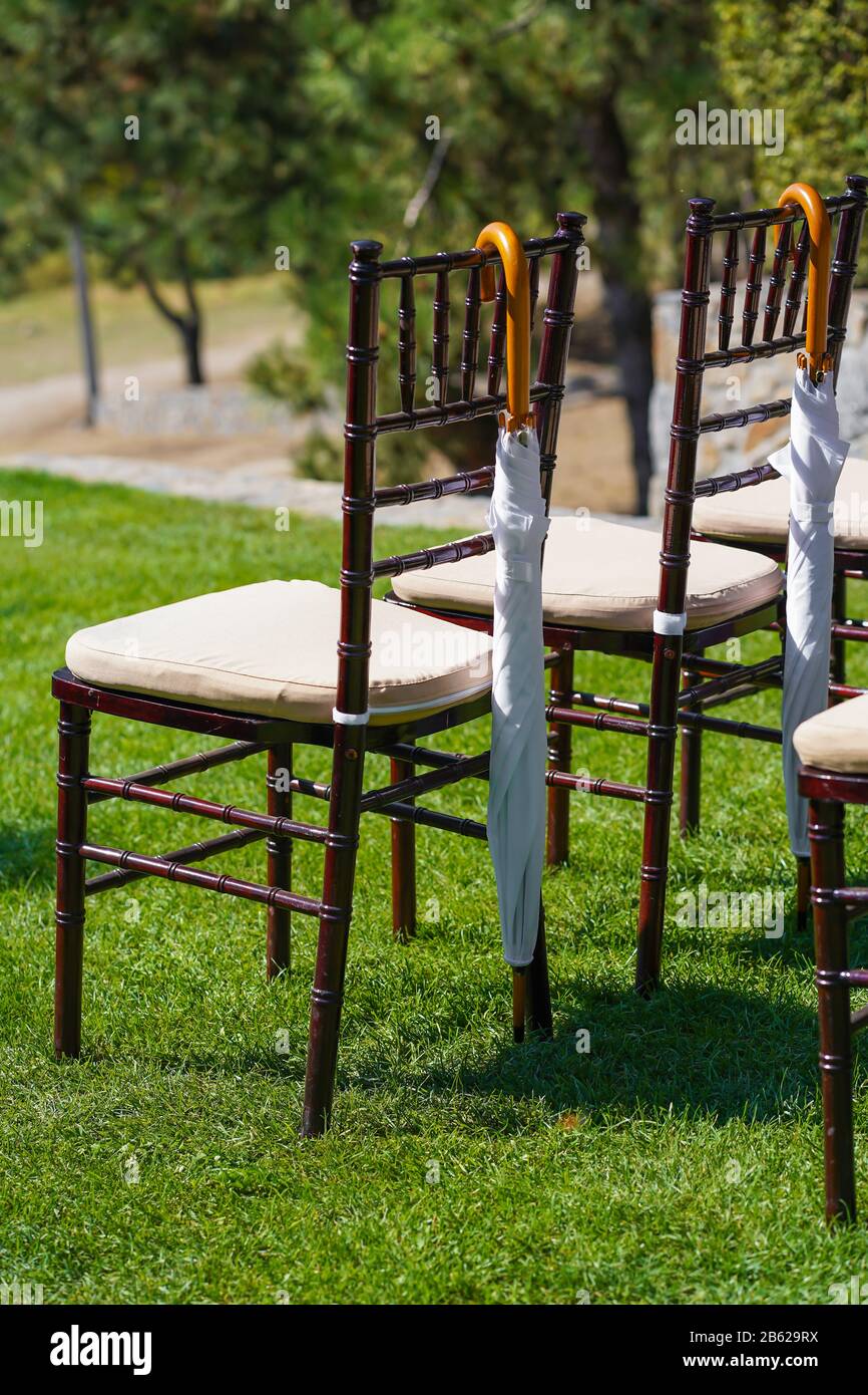 Rows of chairs for guests at an open-air wedding ceremony Stock Photo ...