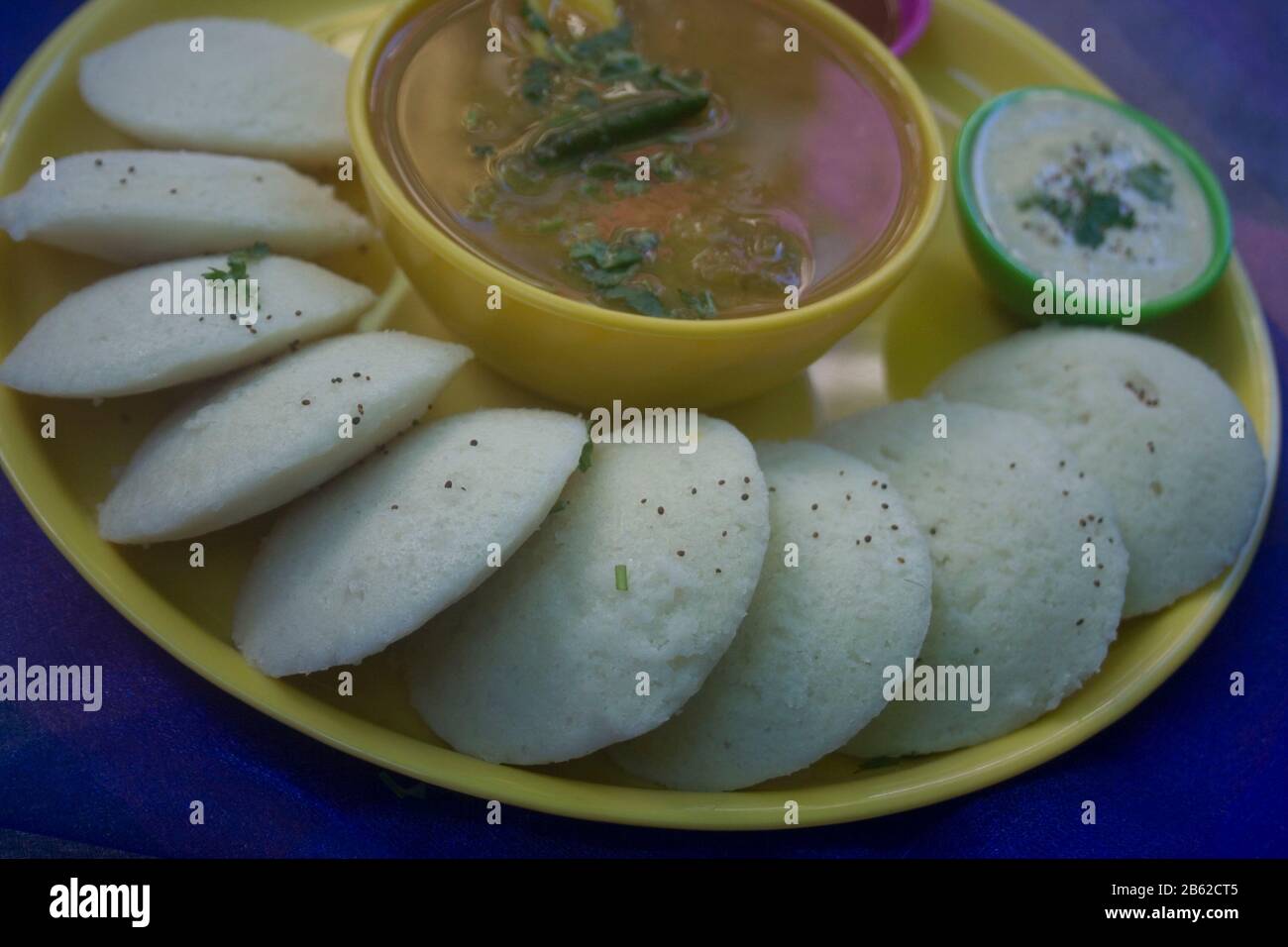 Idli chutney on banana leaf hi-res stock photography and images - Alamy