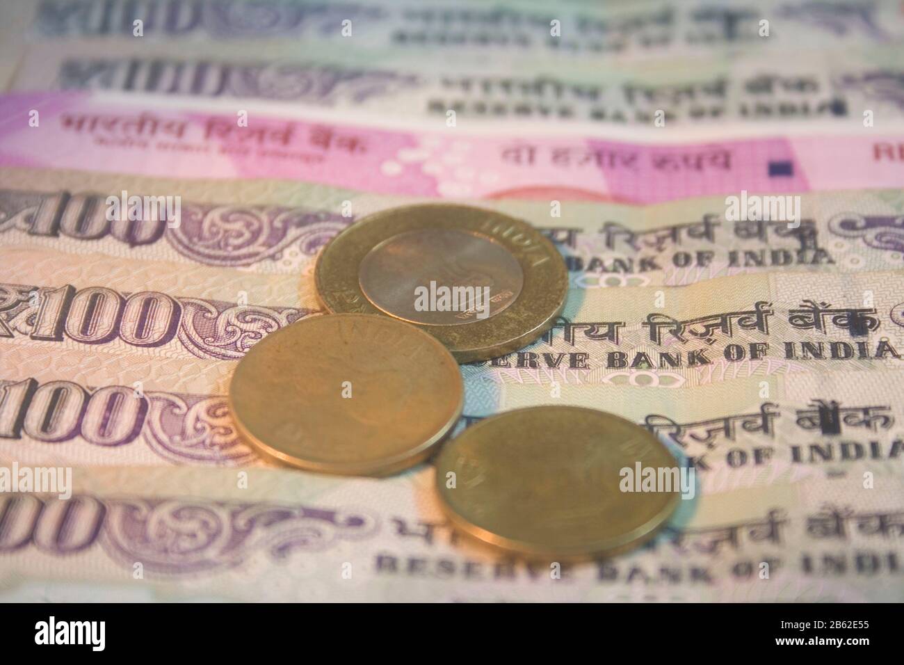2000 rupee note hi-res stock photography and images - Alamy