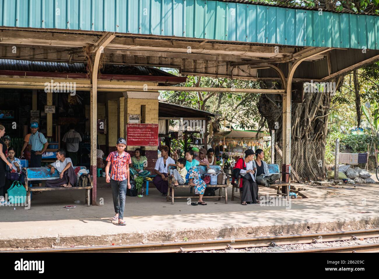 Mandalay rail station hi-res stock photography and images - Alamy