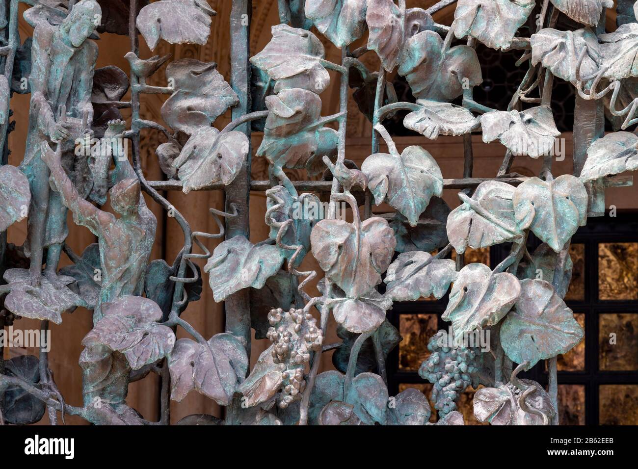 Wrought iron vine grape hi-res stock photography and images - Alamy