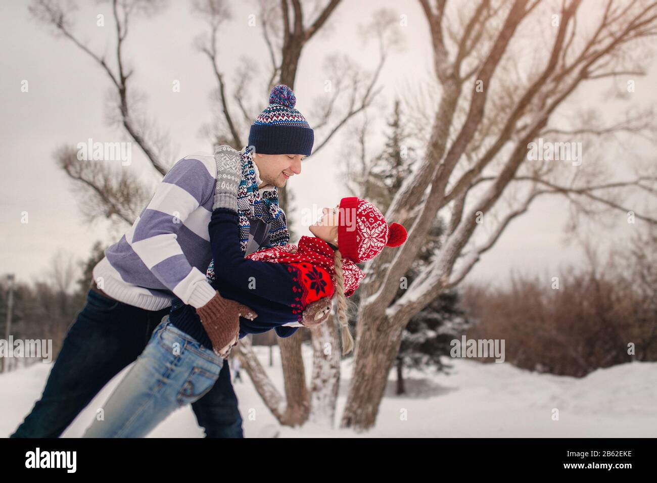 Couple dancing in snow hi-res stock photography and images - Alamy