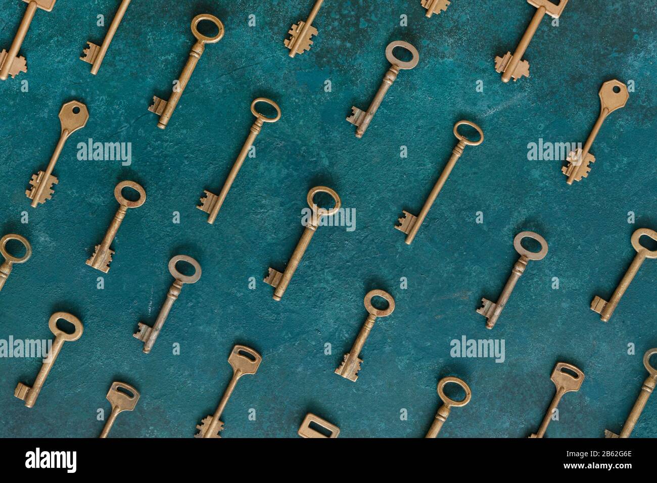 Pattern of many different antique keys Stock Photo - Alamy
