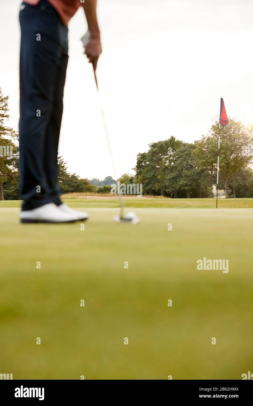 Putting ball hi-res stock photography and images - Alamy