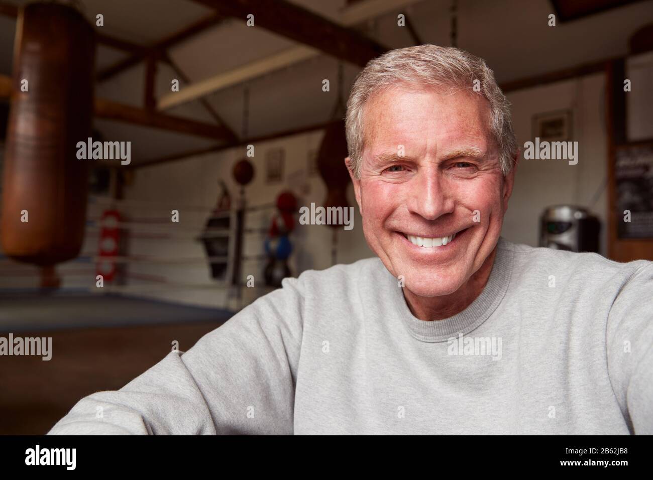 Senior man boxing ring hi-res stock photography and images - Alamy