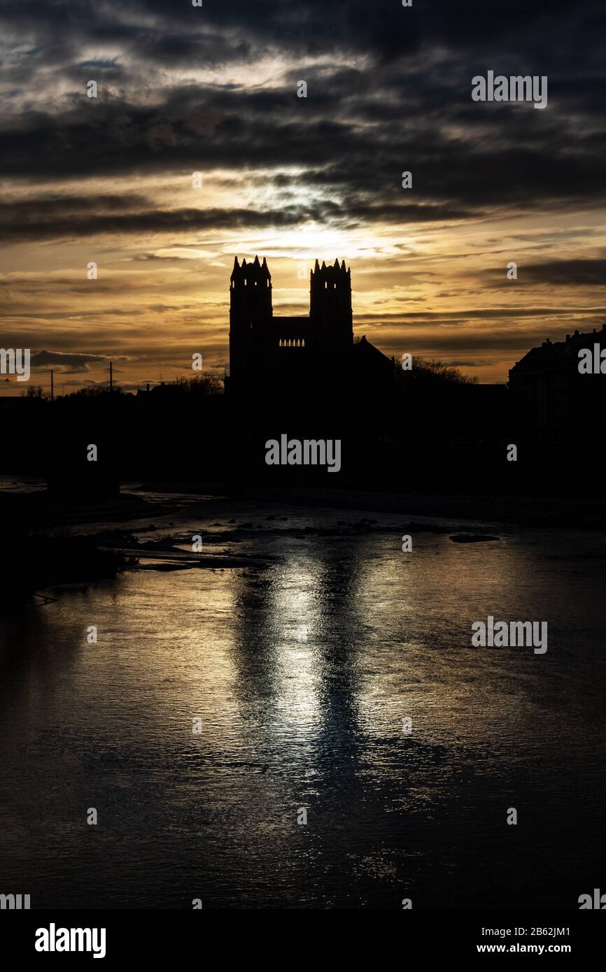 Munich, Germany. 09th Mar, 2020. At sunset, the clouds change colour in ...