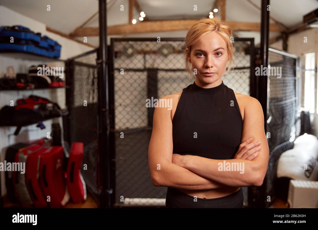 Female fighter mma hi-res stock photography and images - Alamy