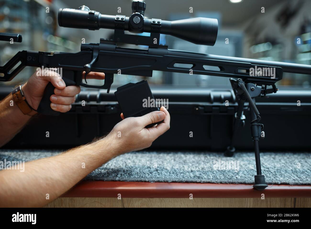 Man loads rifle gun hi-res stock photography and images - Alamy