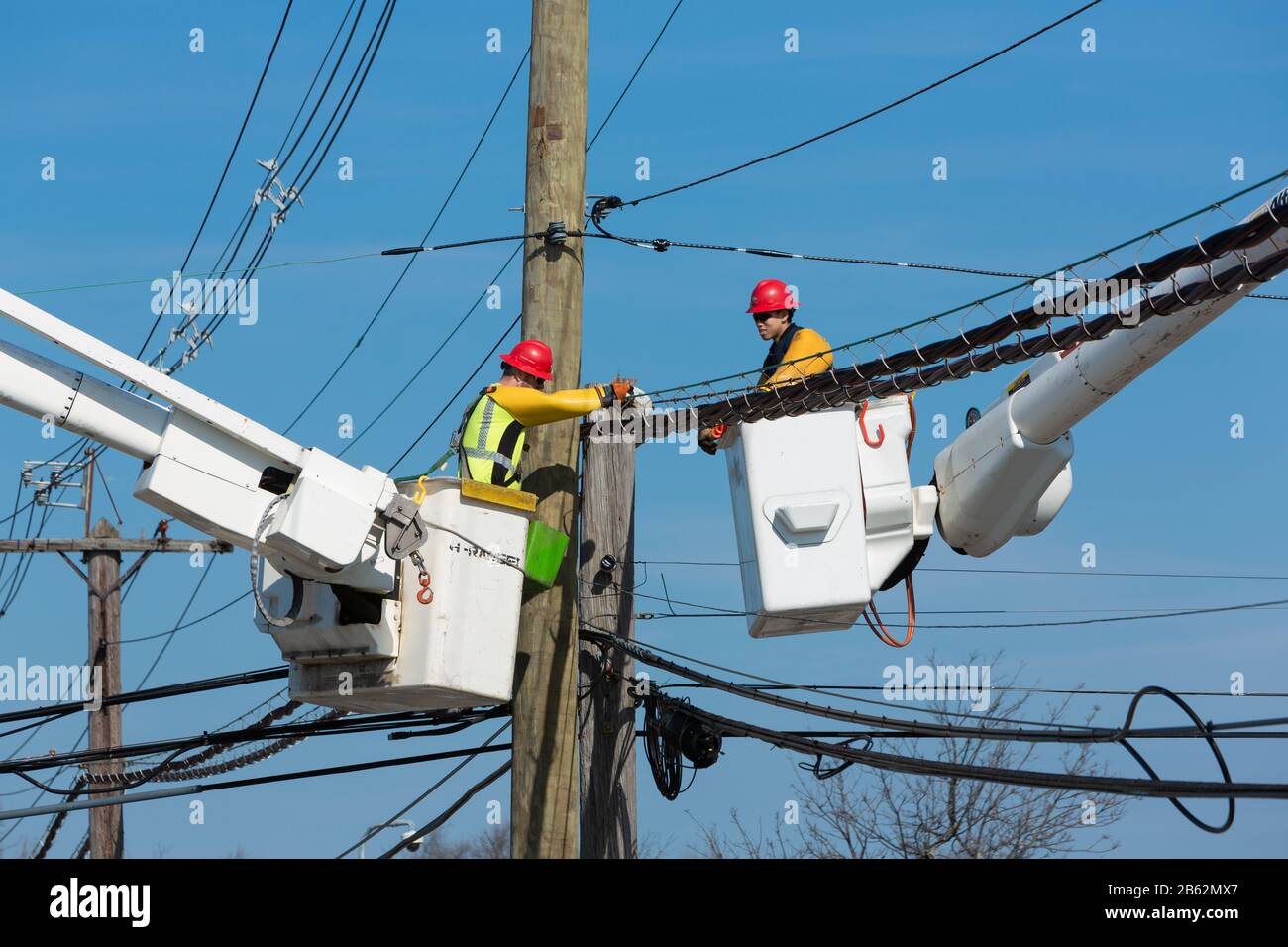 Powerline worker hi-res stock photography and images - Alamy