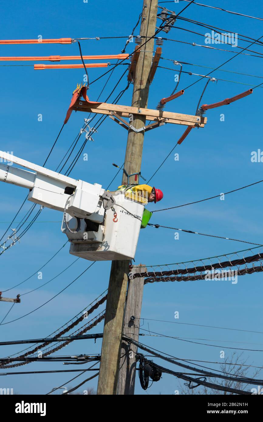 Powerline worker hi-res stock photography and images - Alamy