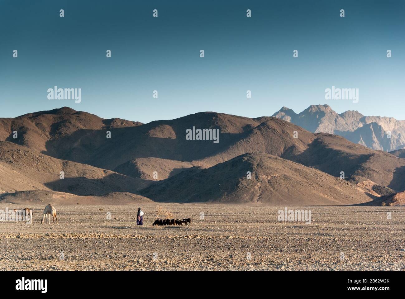 Mountains near Sheikh Shazly (Humaithara), Upper Egypt Stock Photo - Alamy