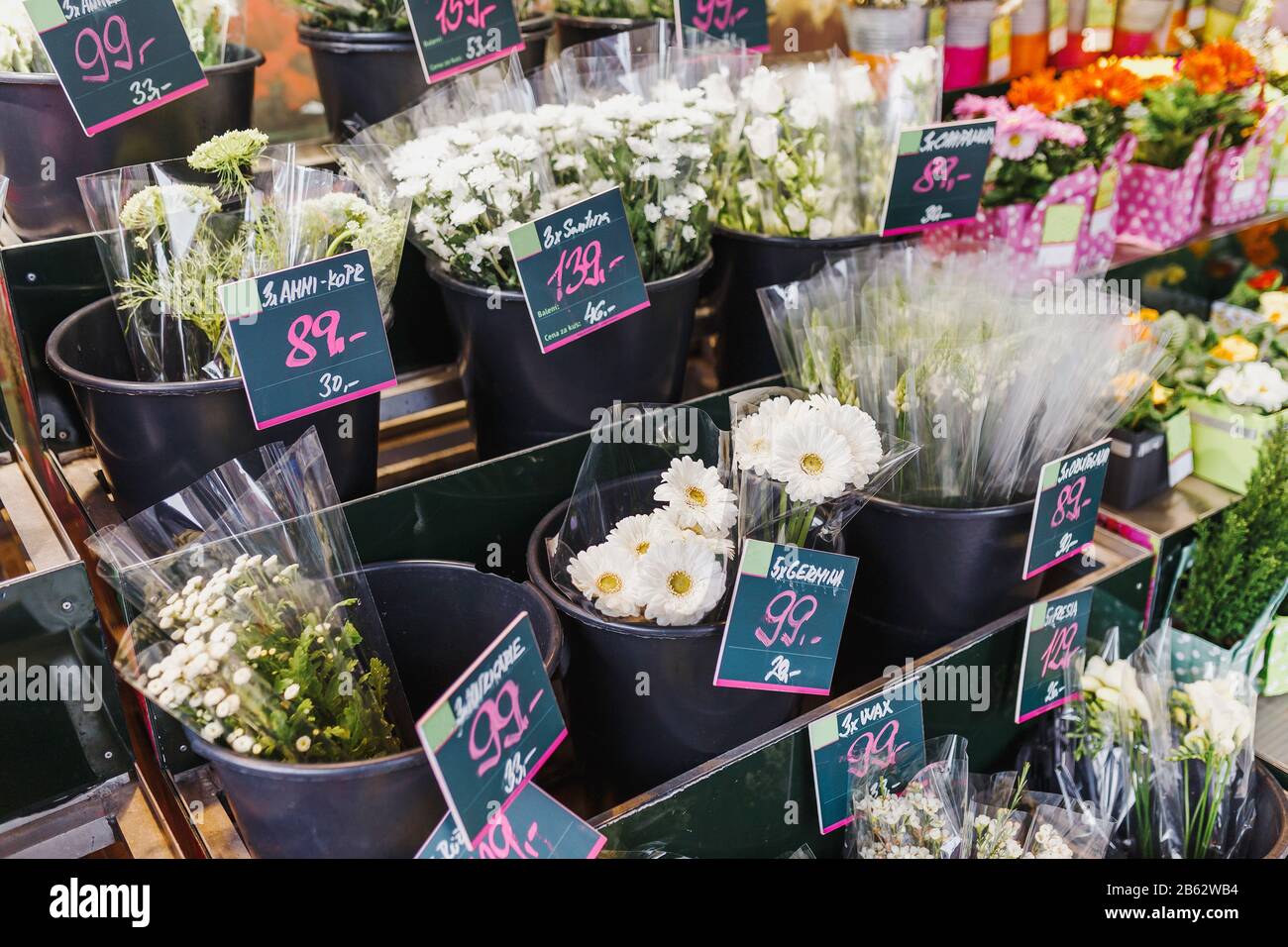 Bouquet of flowers with price tag hi-res stock photography and images ...