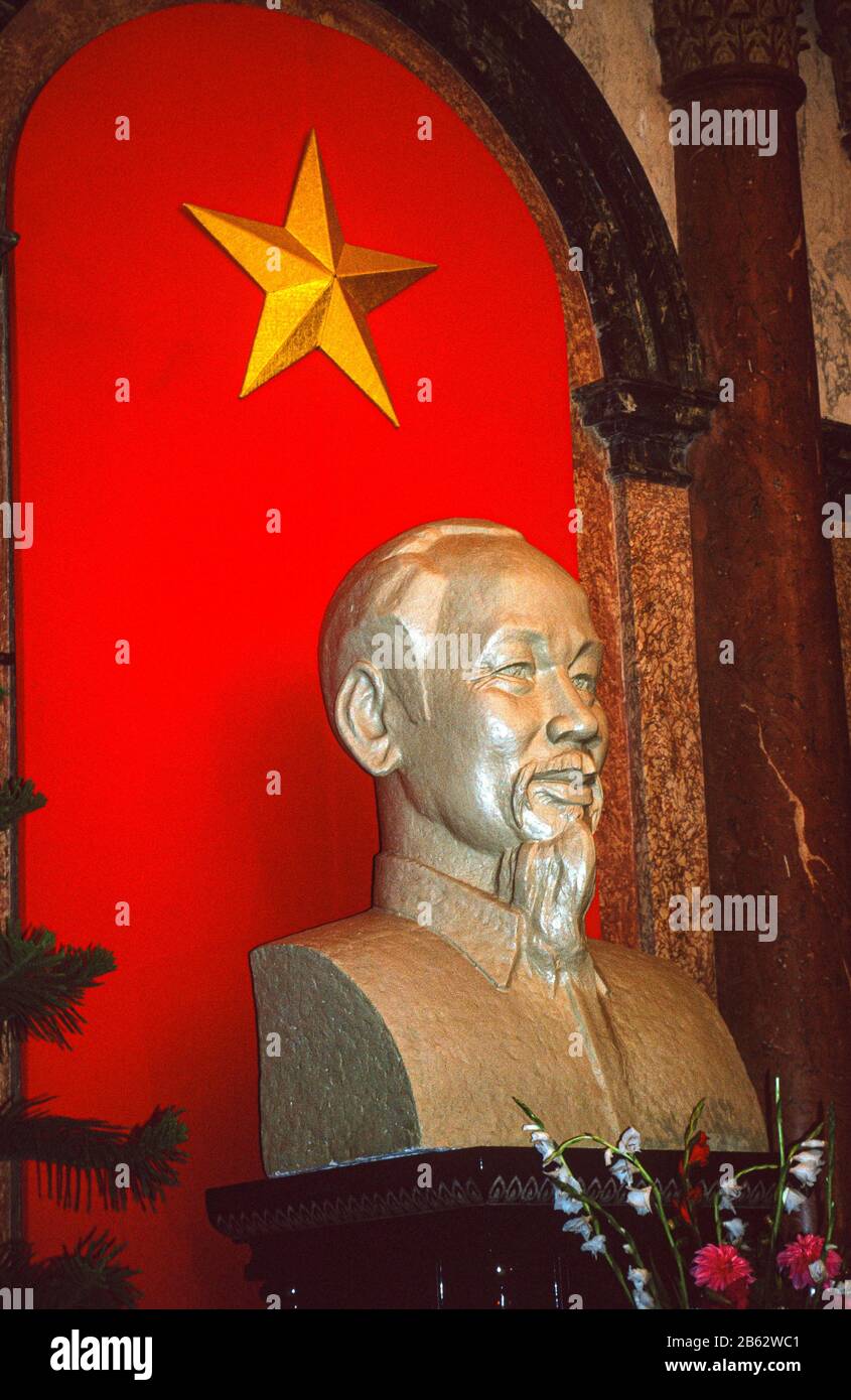 Ho Chi Minh bust in the office of the General Secretary of the ...