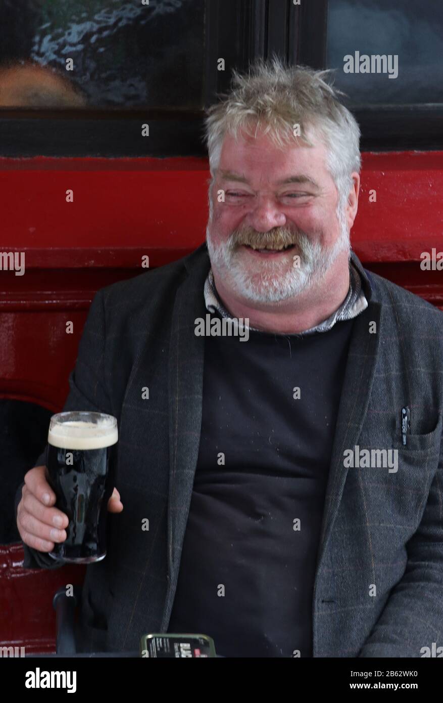 Man drinking guinness hi-res stock photography and images - Alamy